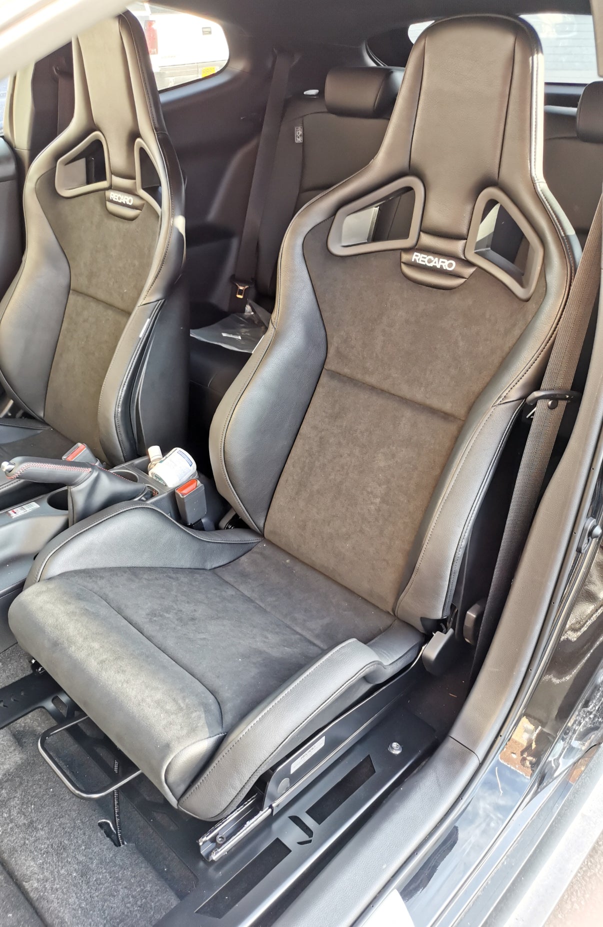 Recaro Sportster CS – String Theory Garage